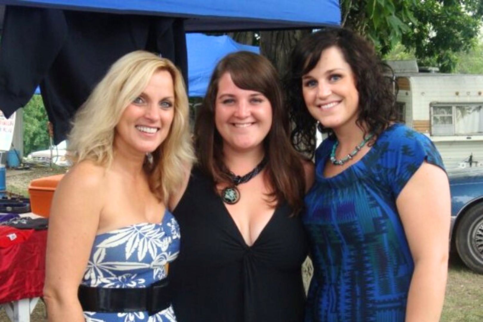 Rhonda Vincent and daughters - When the Bloom is Off the Rose ...