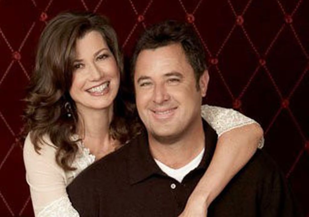 Vince Gill - Love Never Broke Anyone's Heart - EntertainmentNews - Tung