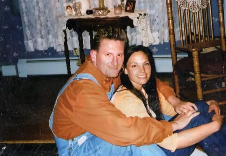 SILENT GOODBYE: 29 Minutes Ago — Rory Feek Walks Into the Barn Where He ...